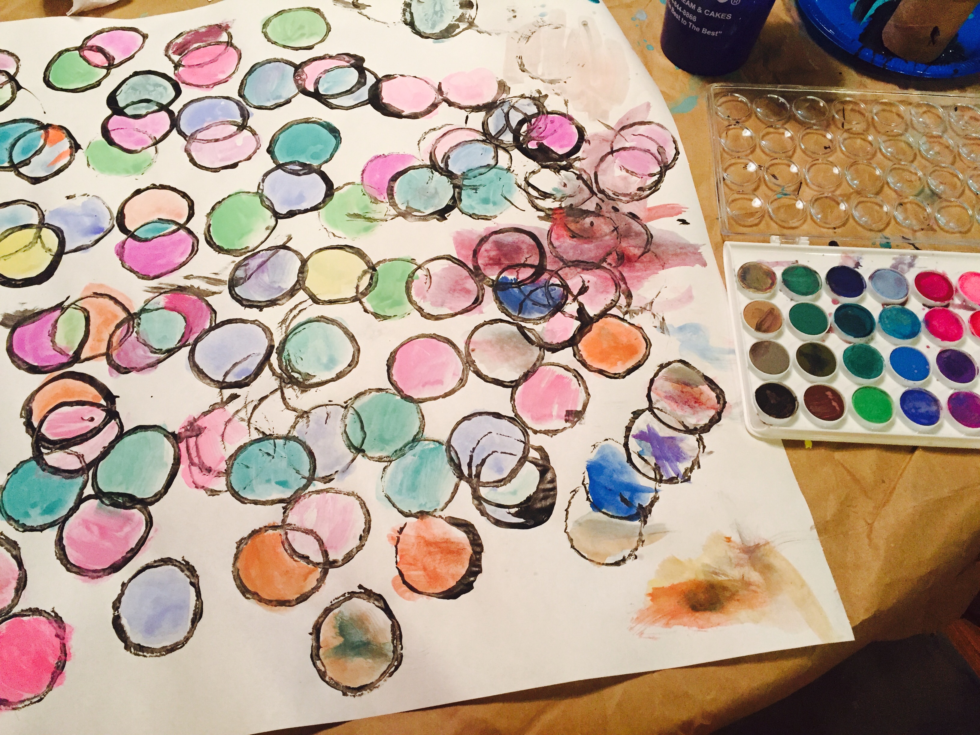 Circle Painting Process Art - Easy Craft for All Ages - Glitter On A Dime