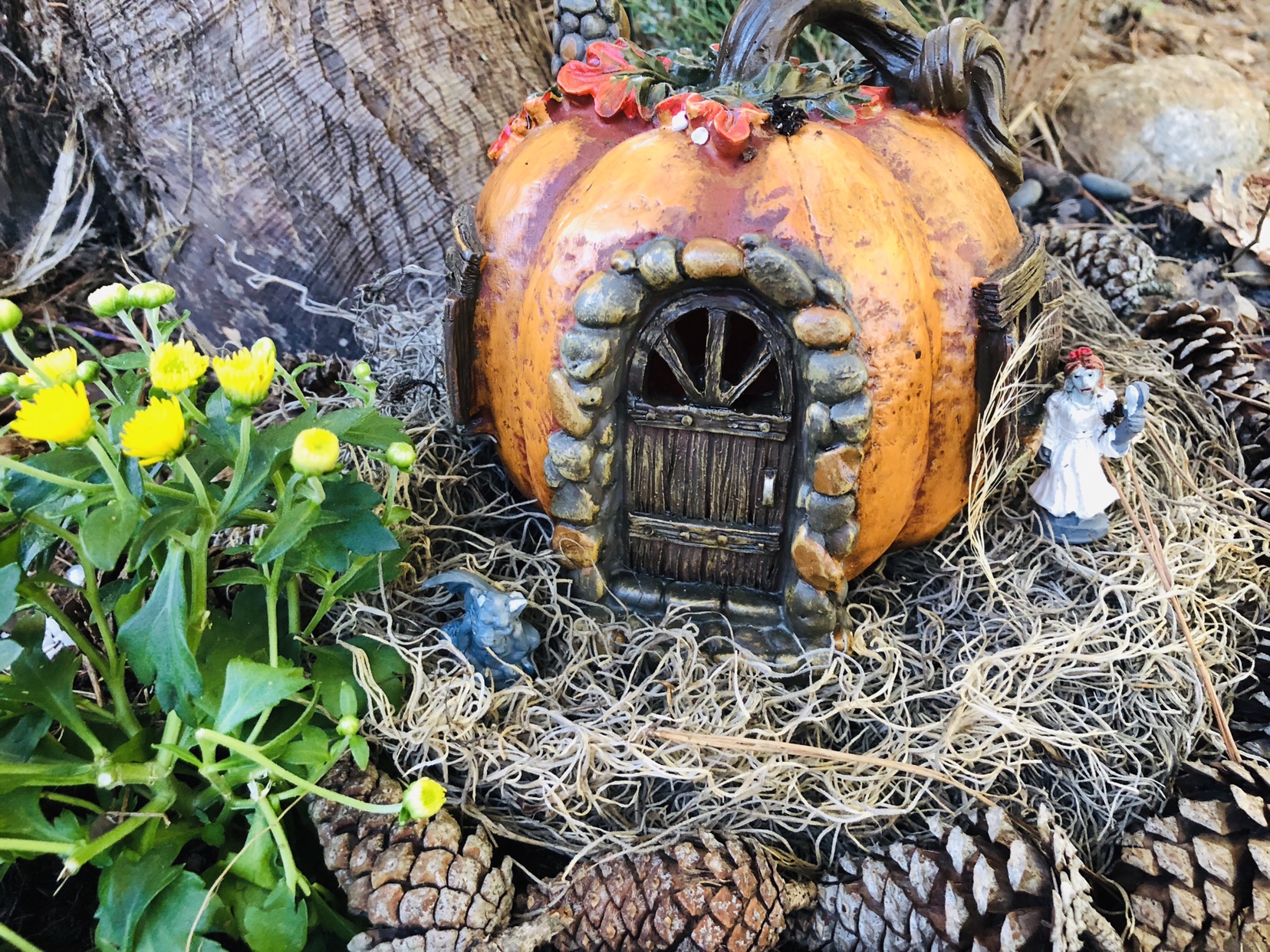 Spooky Halloween Fall Fairy Garden - Glitter On A Dime