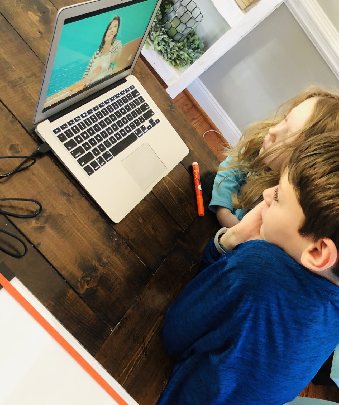 Online Art Classes for Kids (Guide Dots) - Glitter On A Dime