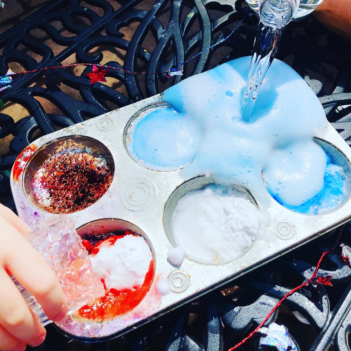 4th of July Science Activity {Patriotic Potions} - Glitter On A Dime