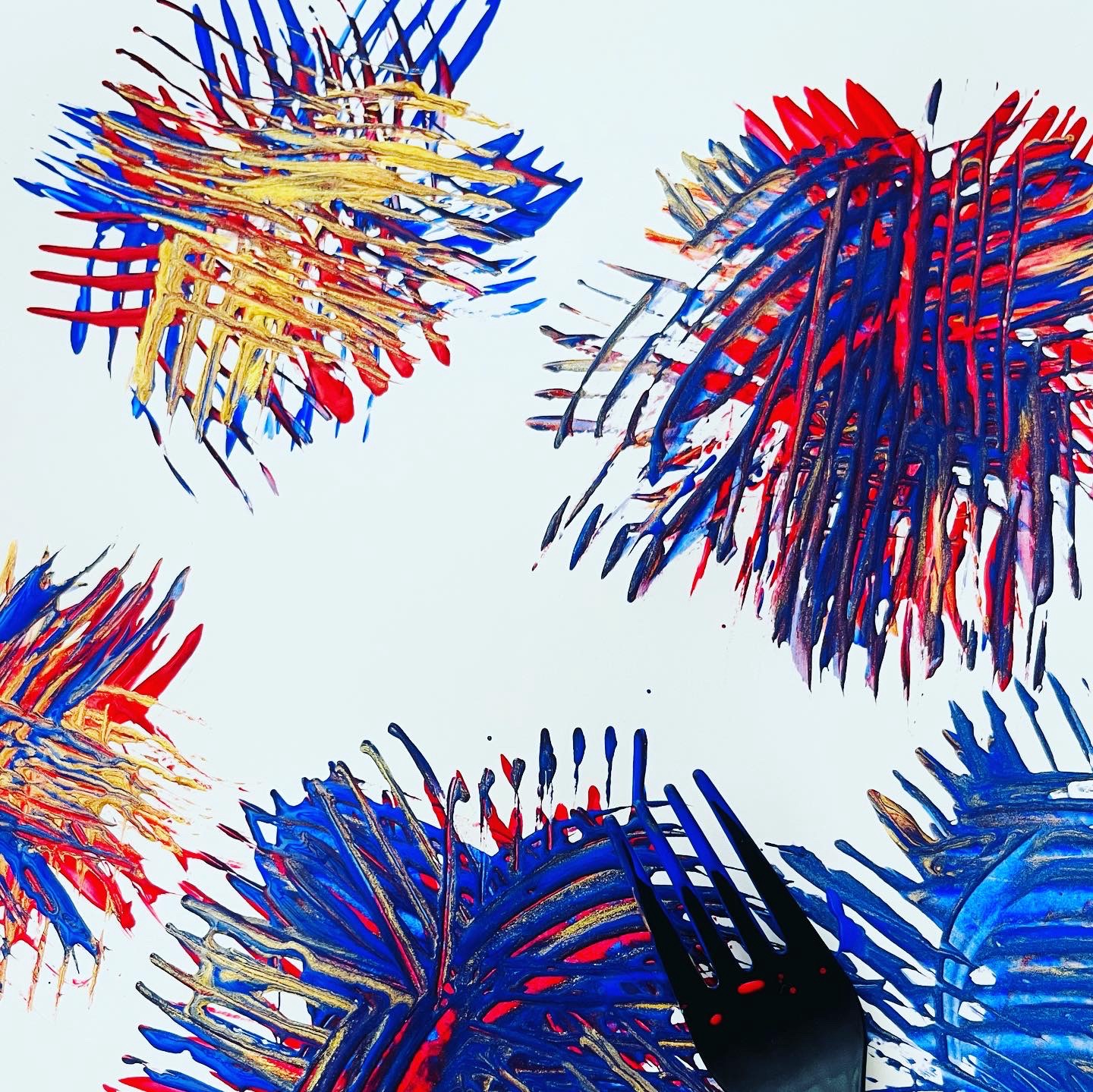 Fork Painting Fireworks for 4th of July - Glitter On A Dime